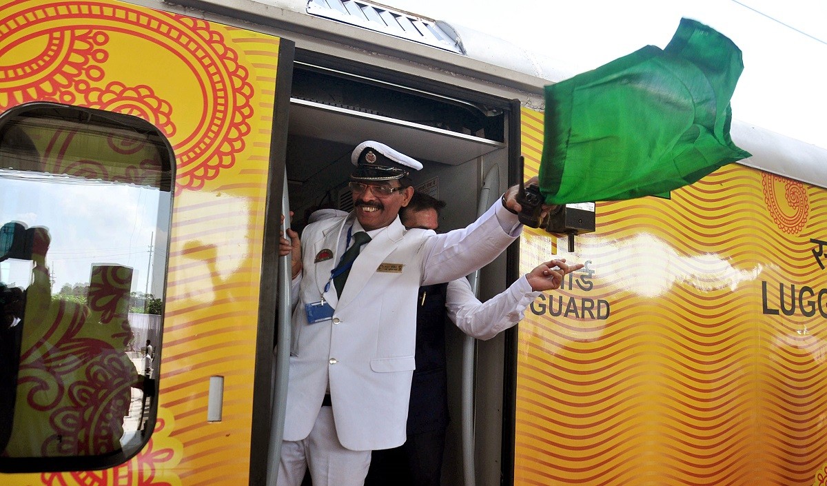 good news for railway passengers now tejas express will run 4 days a ...