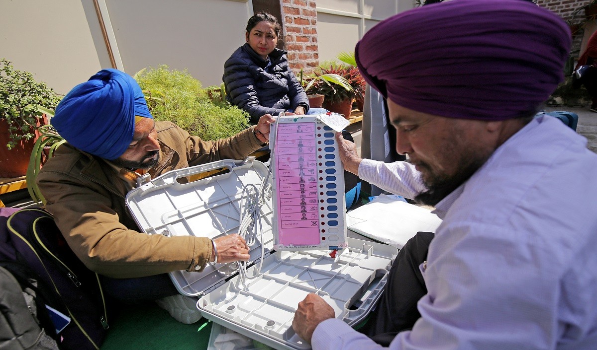 voting in 59 seats of up 117 seats of punjab on sunday fate of veterans ...