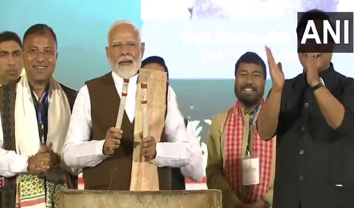 assam pm modi participated in jhumor binandini program symbol of india ...