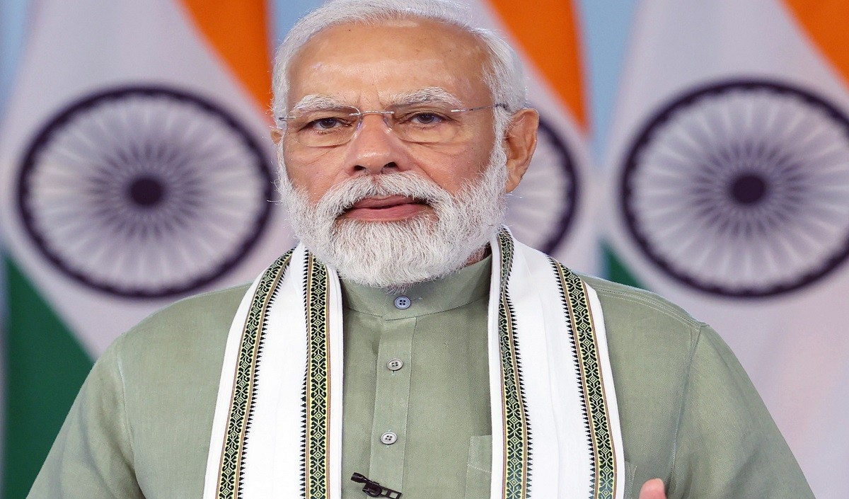 pm modi reached prayagraj will take holy bath in maha kumbh today will ...